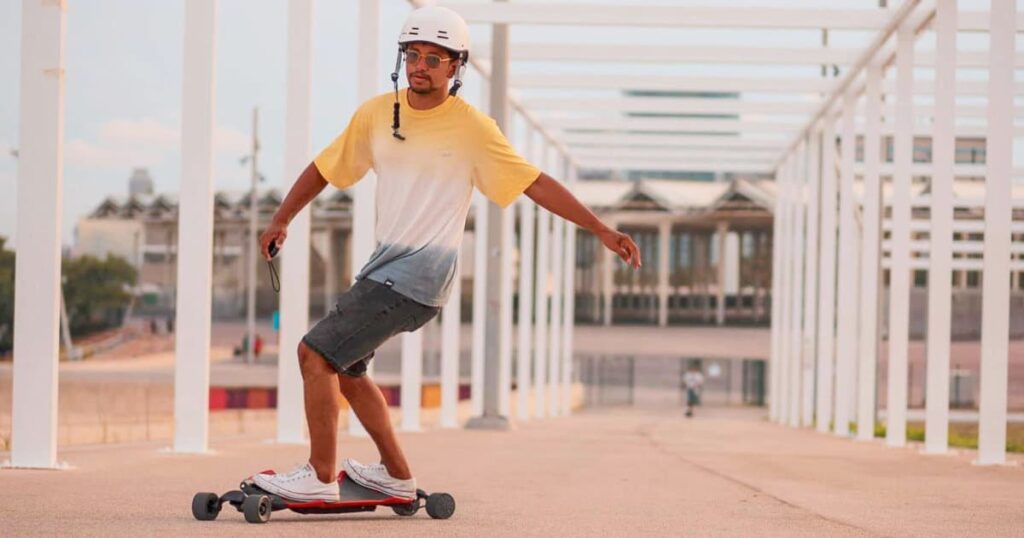 Traqpod 3 Electric Skateboard On Kickstarter, Revolutionizing Carving ...